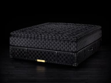 What Makes Drake’s Bed Worth $400,000? | Man of Many