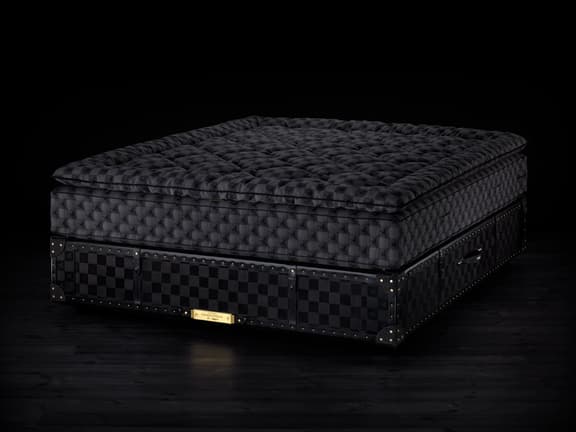 What Makes Drake’s Bed Worth $400,000? | Man of Many