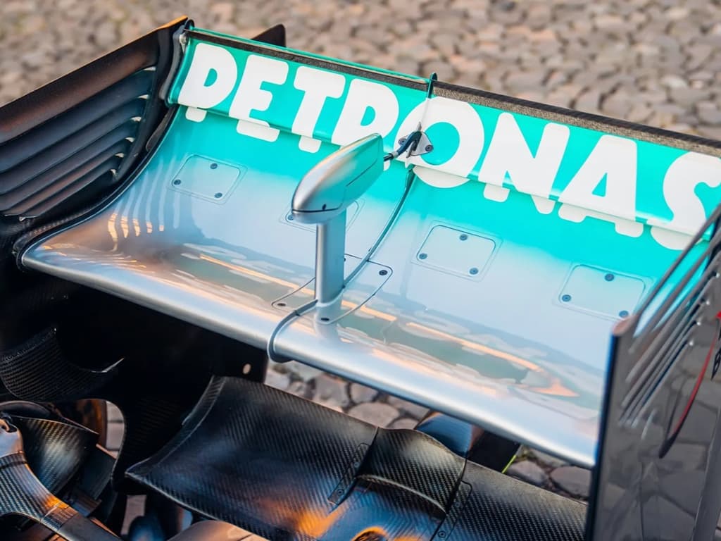 Lewis Hamilton's $29 Million W04 F1 Car Shatters Auction Record | Man ...