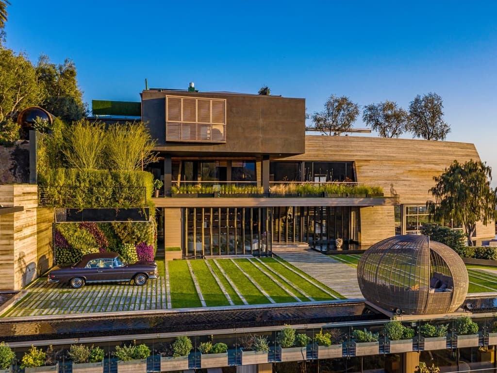 $134 Million 'Succession' Mansion Reportedly Perishes in Pacific ...