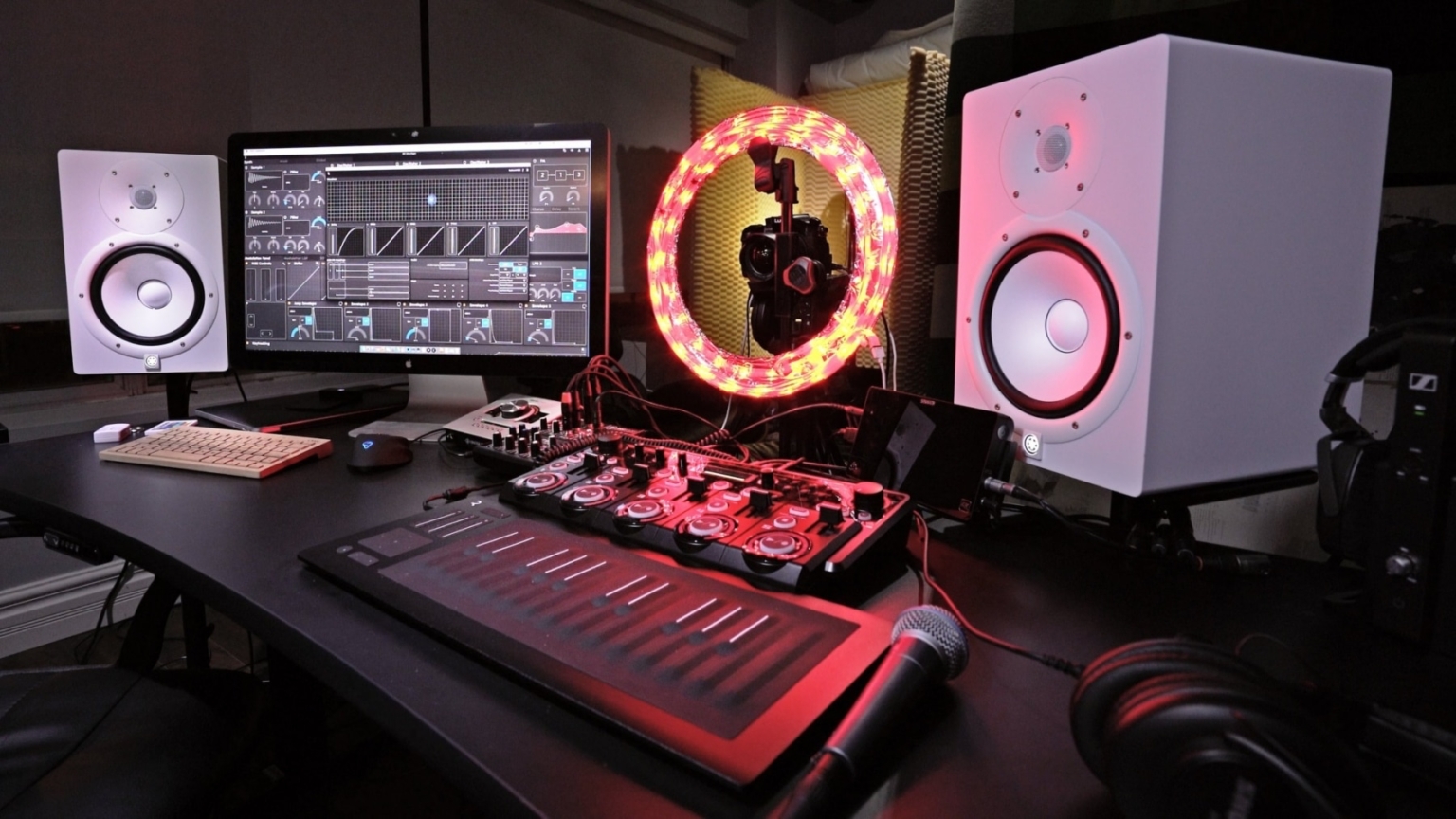 Unbox Therapy’s Music Rig, Desk Setup & Gear | Man of Many