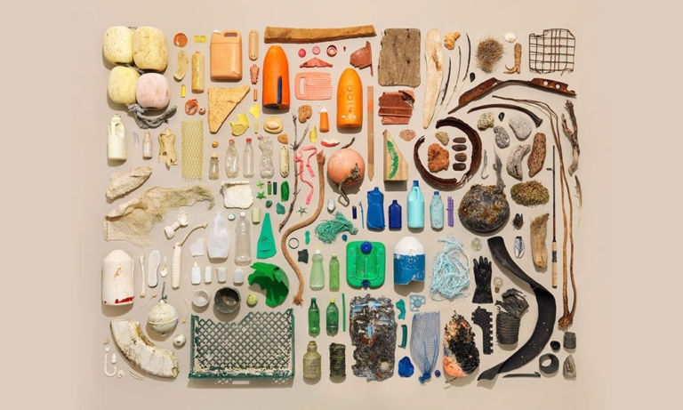 50+ Knolling Photography Examples | Man of Many