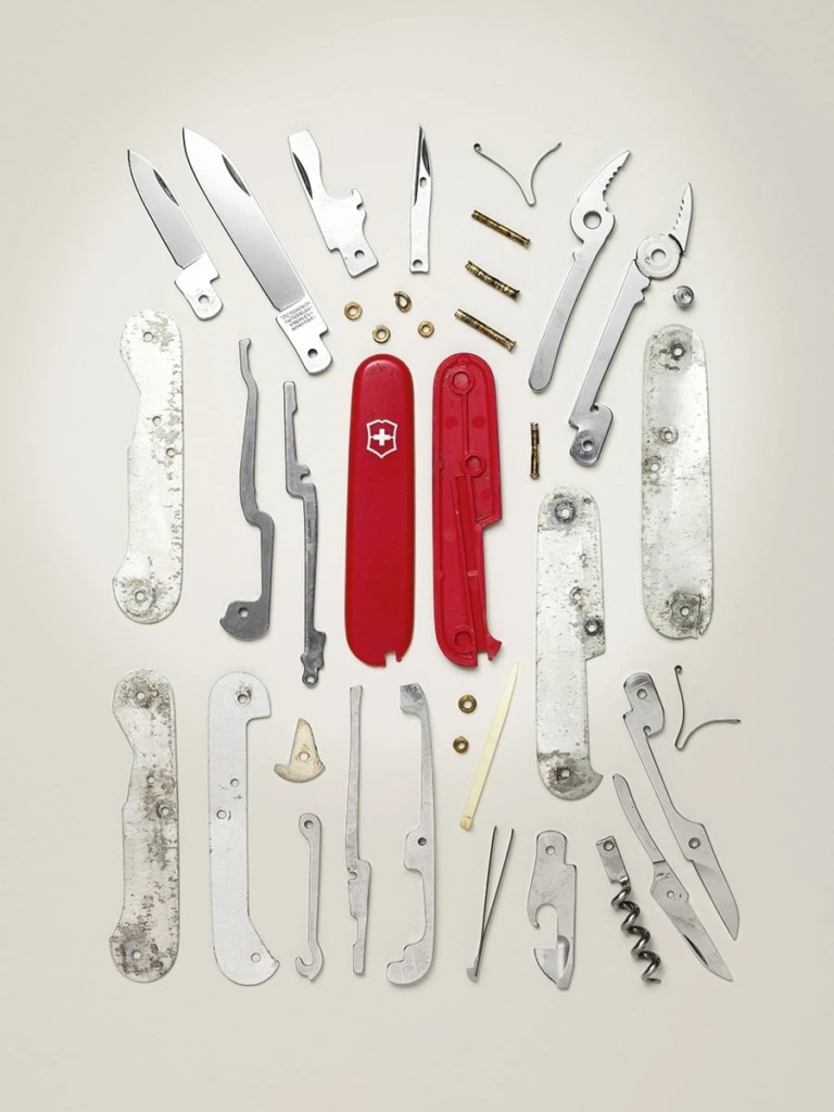 50+ Knolling Photography Examples | Man of Many