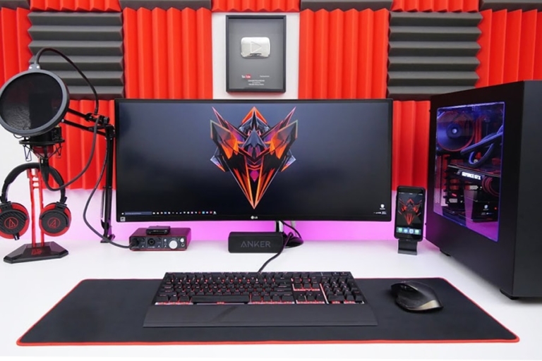 TechSource's Desk Setup & Gear | Man of Many