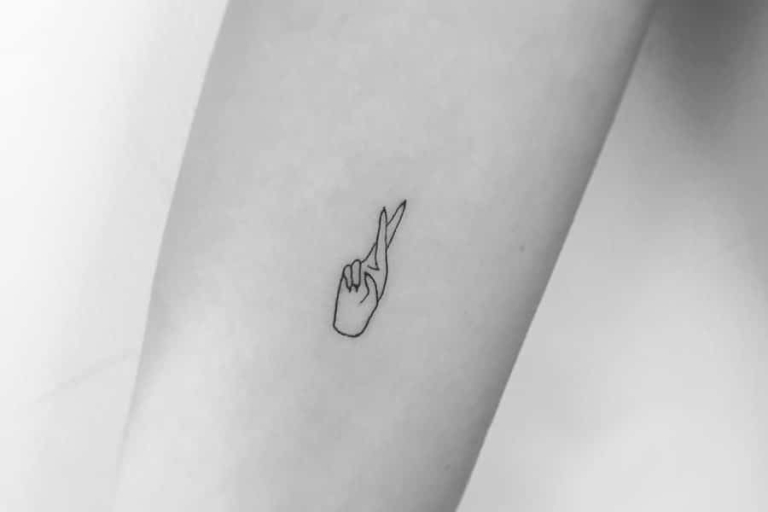 50+ Minimalist Tattoo Ideas that Prove Less is More | Man of Many