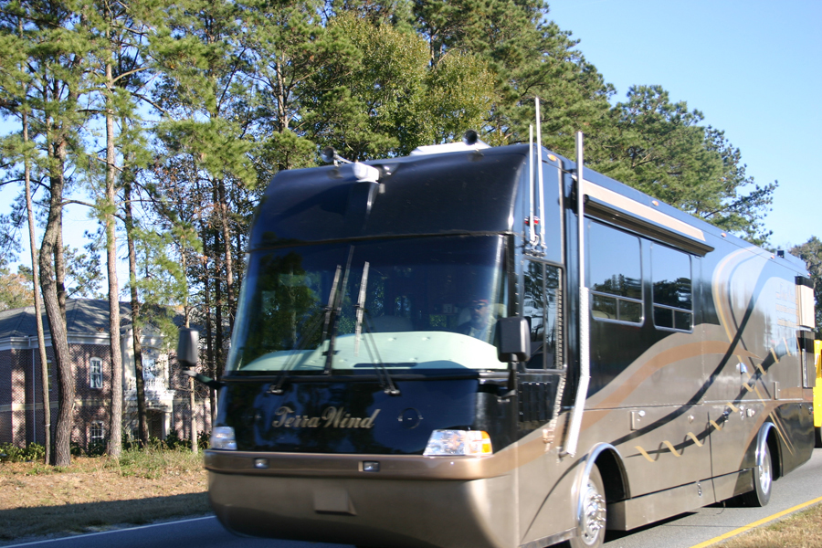 Terra Wind Amphibious RV is a Floating Motorhome | Man of Many