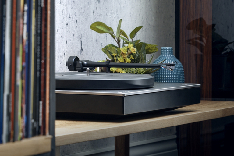 18 Best Record Players and Turntables for Vinyl Lovers | Man of Many