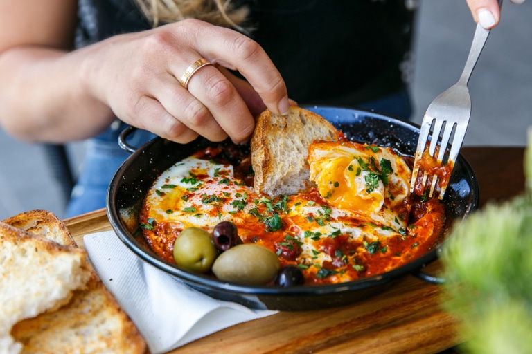 21 Best Bondi Cafes for Breakfast and Brunch | Man of Many