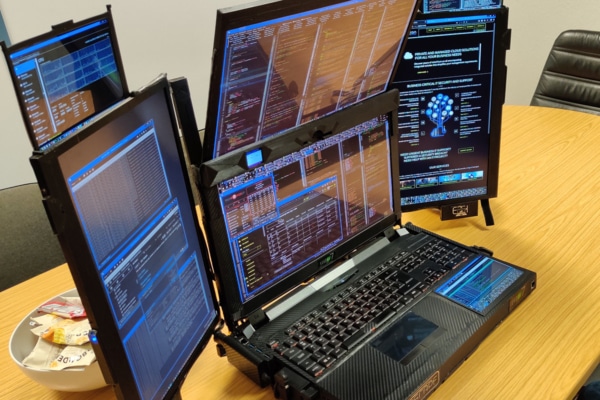 Expanscape's Ridiculous Aurora 7 Laptop has 7 Screens | Man of Many