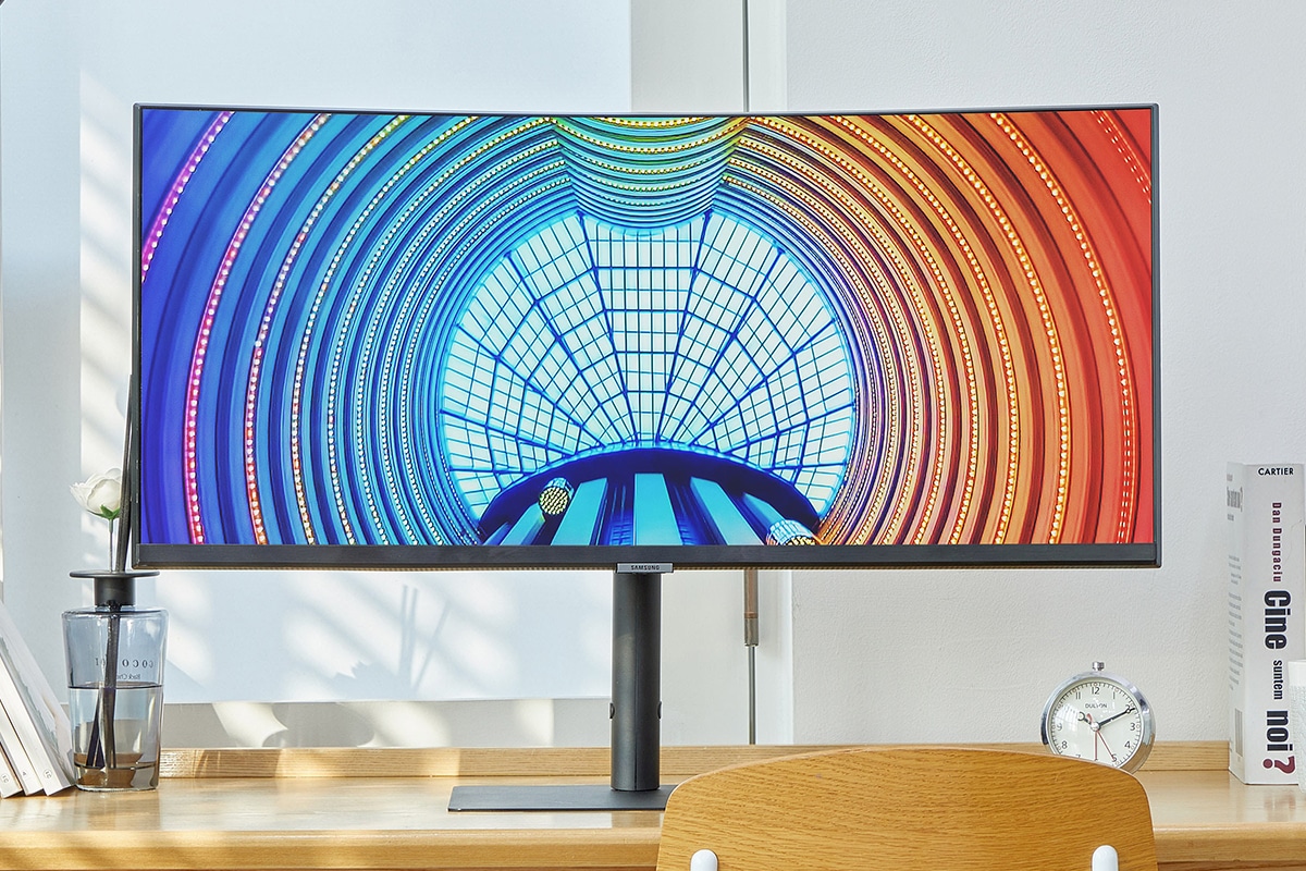 Samsung's 'Dazzling' New S8, S7 and S6 Monitors are a Sight for Sore ...