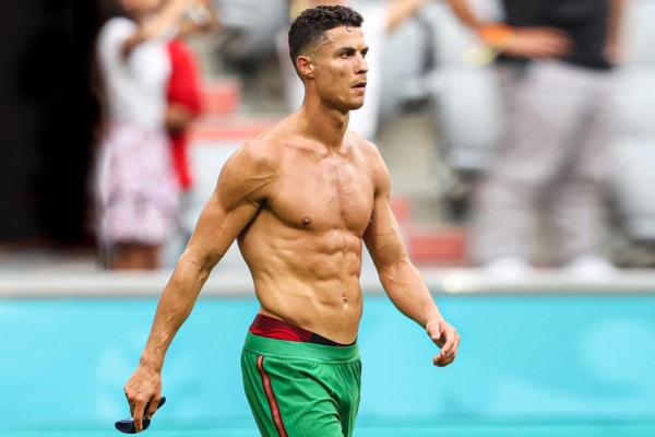 Cristiano Ronaldo Reportedly Signs Mammoth $770 Million Contract with ... Cristiano Ronaldo Reportedly Signs Mammoth $770 Million Contract with ...