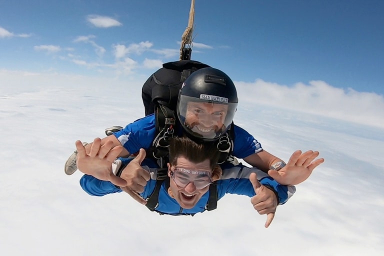 5 Best Places to Go Skydiving in Sydney | Man of Many