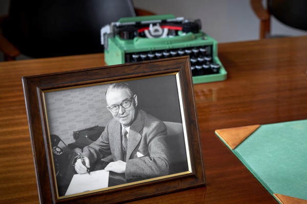 This 2,000 Piece LEGO Typewriter Actually Works | Man of Many