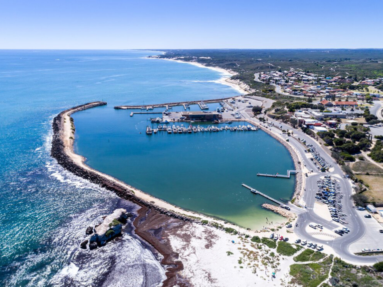 14 Best Perth Fishing Spots to Drop a Line | Man of Many