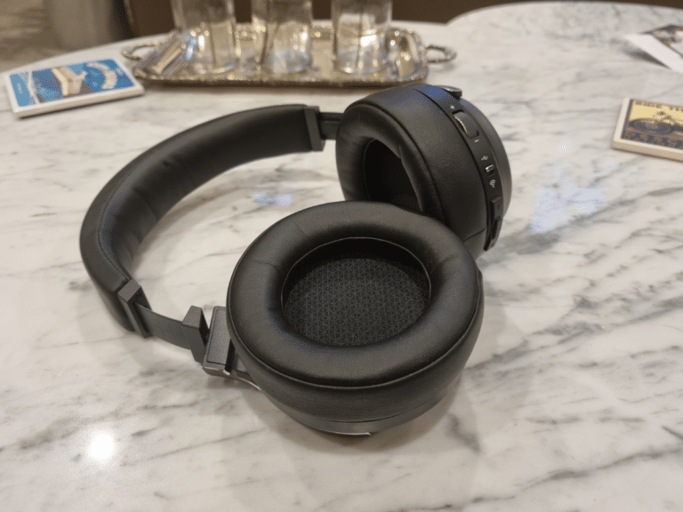 Corsair Virtuoso RGB Wireless XT Review | Man of Many