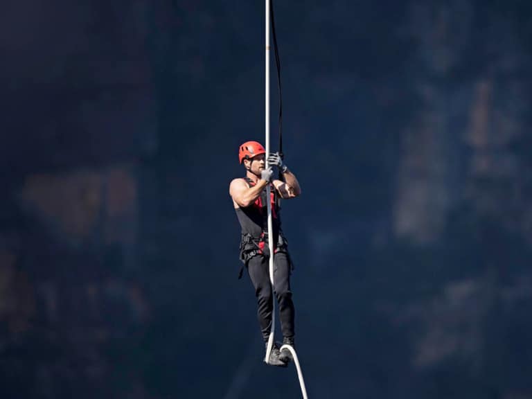 Chris Hemsworth Pushes His Body to the Extreme in ‘Limitless' | Man of Many