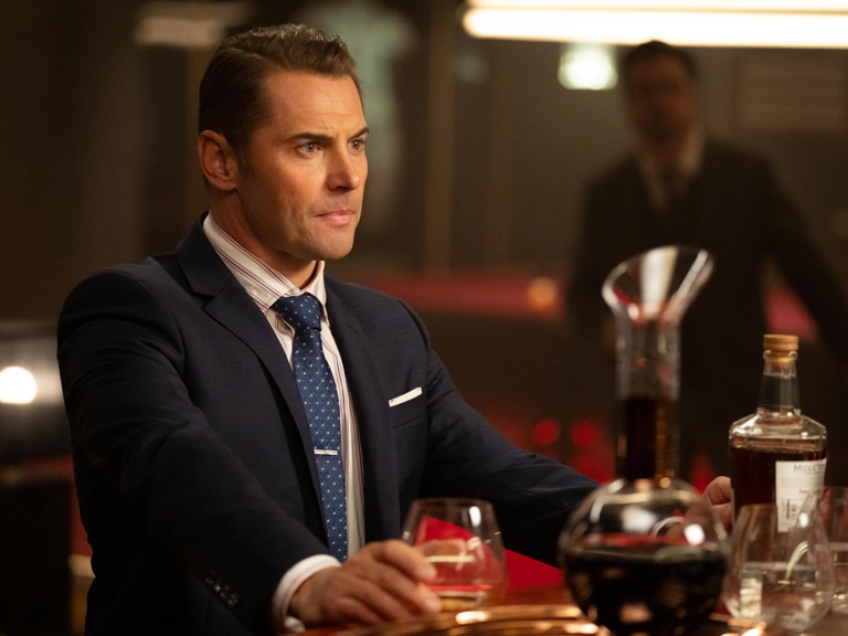 Russell Crowe Bets the House Against Wu-Tang's RZA and Elsa Pataky in ...