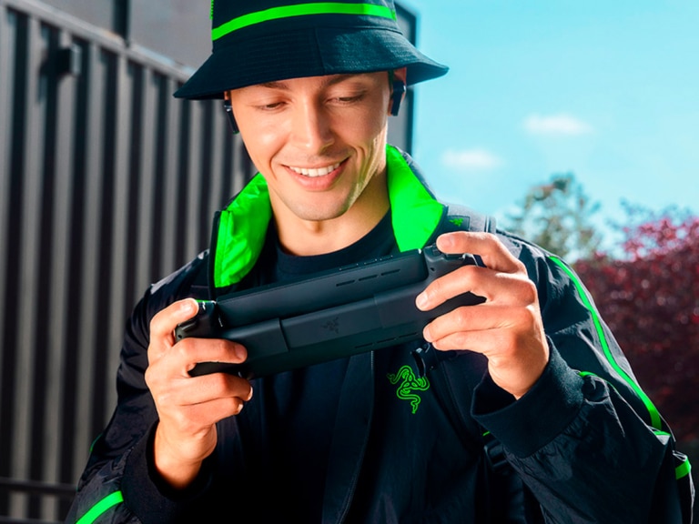 Razer Edge is a Premium 5G Tablet That Runs PC Games | Man of Many