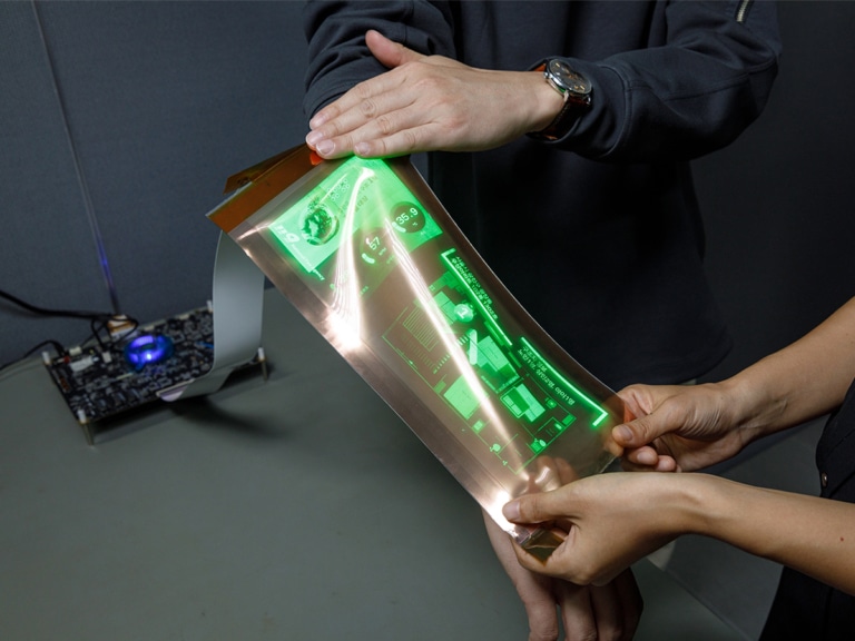 LG Unveils 'World’s First' High-Resolution Stretchable Display | Man of ...