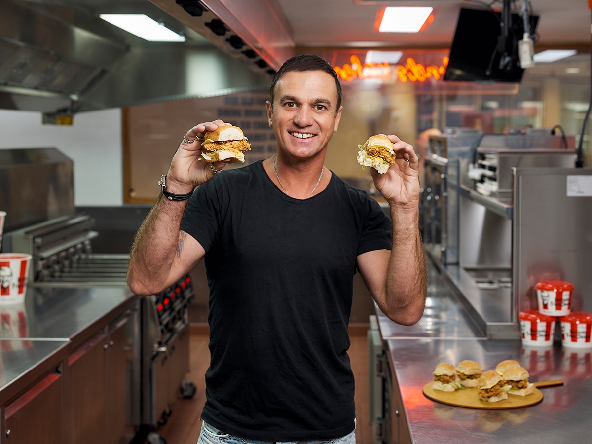 'It Isn't Fair': KFC's 'Shannon Noll Roll' is a Stadium Exclusive | Man ...