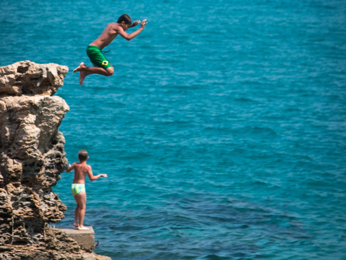 7 Best Cliff Jumping & Rock Diving Spots in Australia | Man of Many
