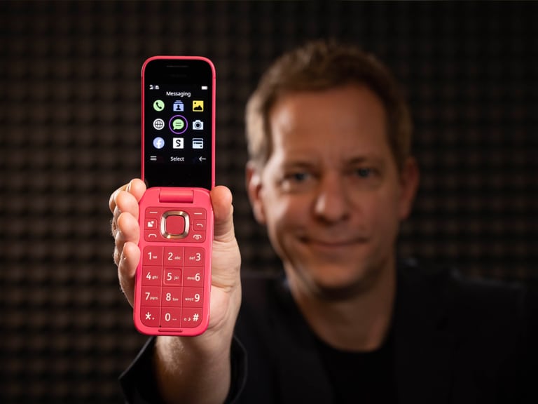 The Nokia 2660 Flip Phone is Back and Yes, It Has Snake | Man of Many