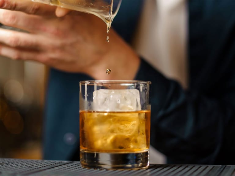 How to Taste Whisky Like a Pro | Man of Many