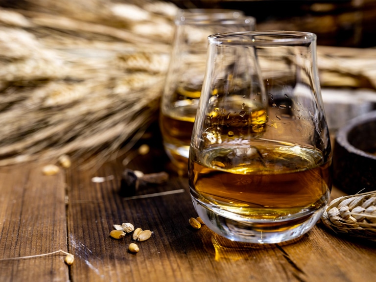 How to Taste Whisky Like a Pro | Man of Many