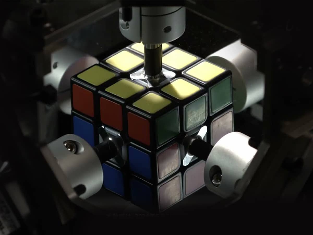 Watch Mitsubishi's New Robot Solve a Rubik's Cube in 0.3 Seconds | Man ...