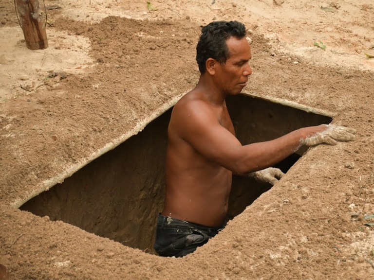 Guy Digs Underground Swimming Pool In The Jungle | Man of Many