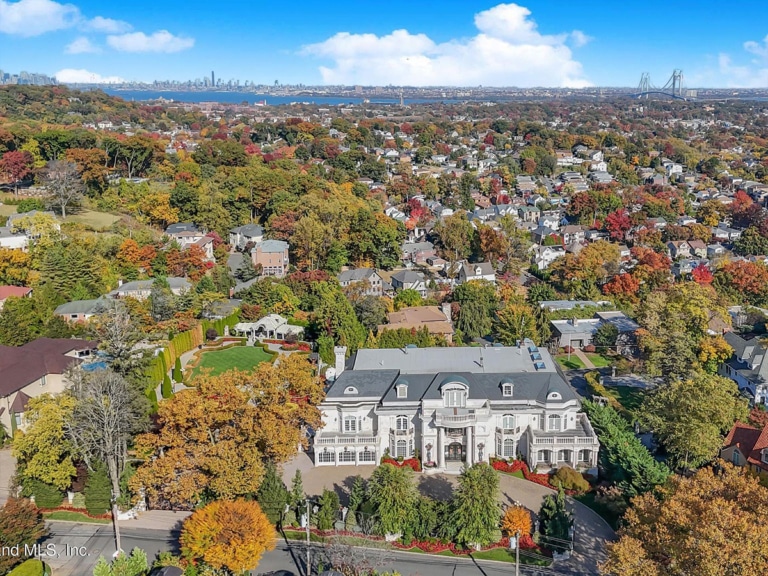 $18,000,000 Staten Island Mega-Mansion Owned by Mafia Boss Paul ...