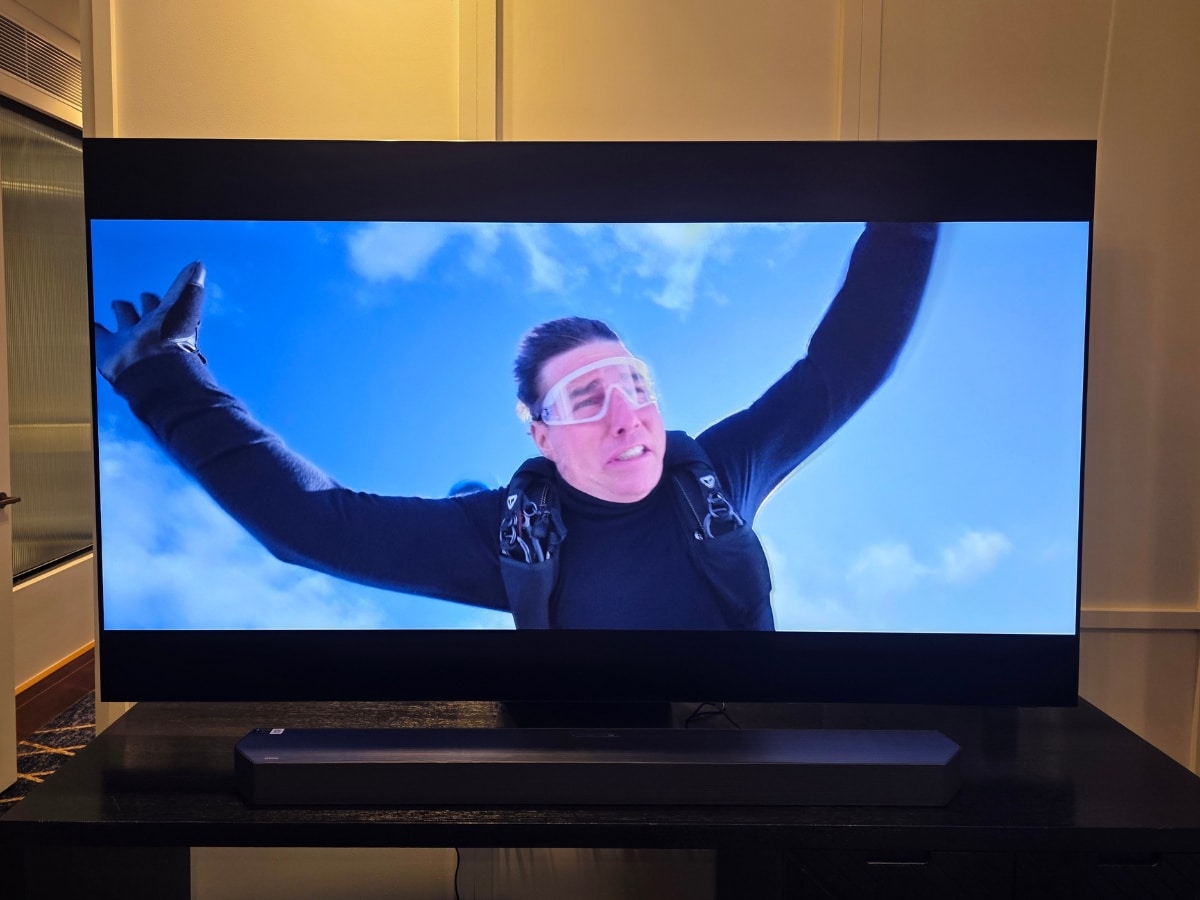 Samsung OLED S95F 83-Inch TV Review: A Big, Bright Blade of Glass | Man ...
