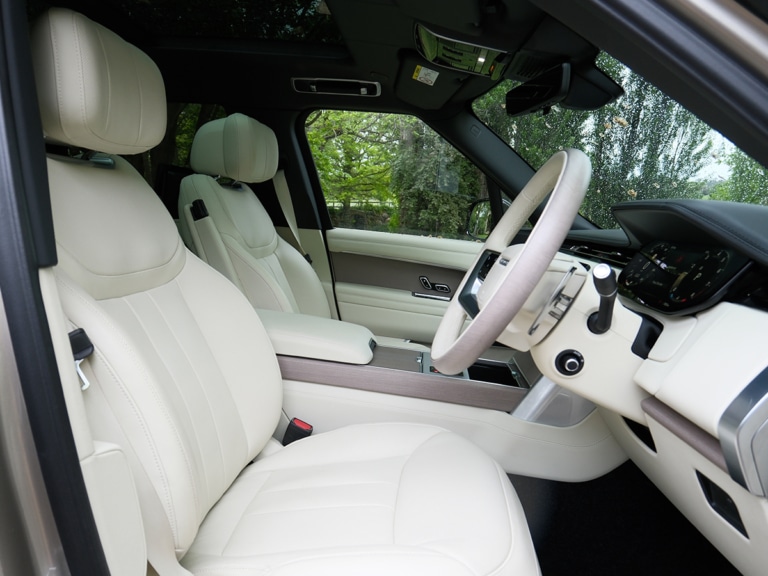 2025 Range Rover Autobiography Review | Man of Many